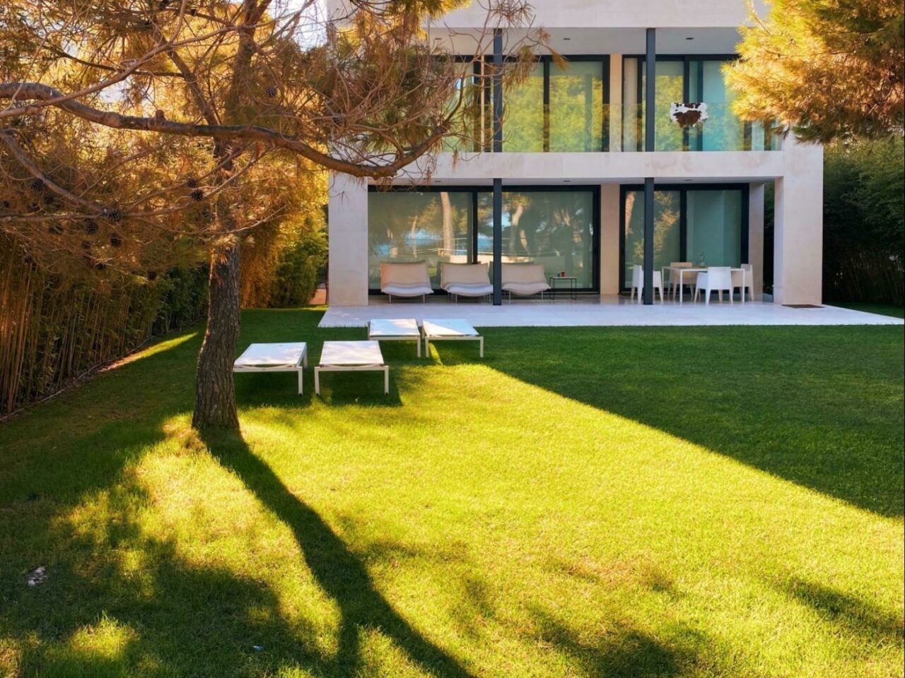 Black Trim Coil: Styling Tips & 8 Impressive Examples | Alsco Metals