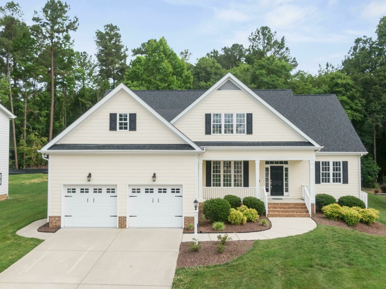 Hardie Board vs. Vinyl Siding | Alsco Metals