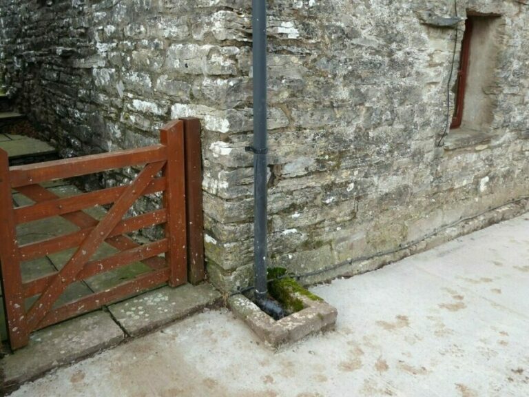 Rain Chain vs Downspout: Key Differences Explained